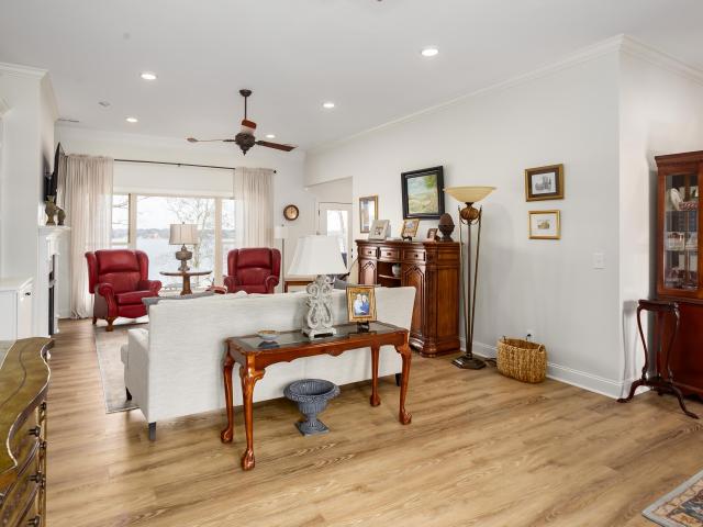 95 Crown Pointe Dr