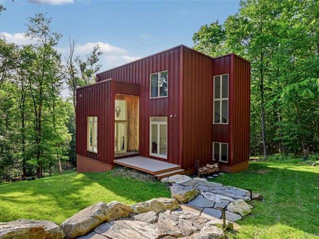 95 Deer Hill Ct, Carmel, NY 10512