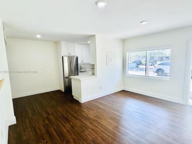95 Edgewater Dr #107, Coral Gables, FL 33133