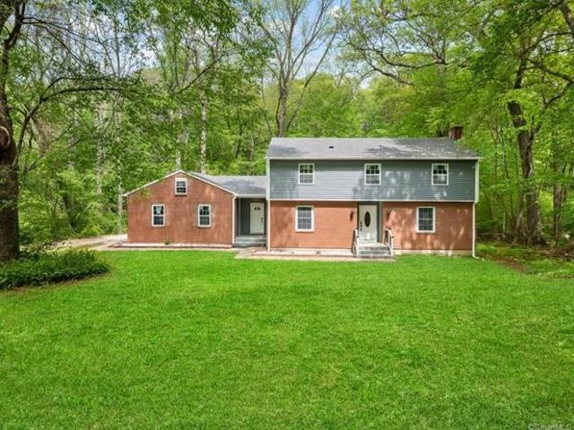 95 Inchcliffe Dr, Ledyard, CT 06335