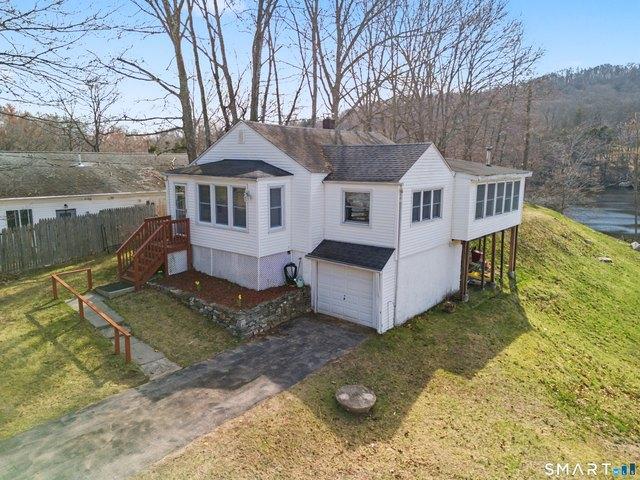 95 Kitemaug Rd, Montville, CT 06382