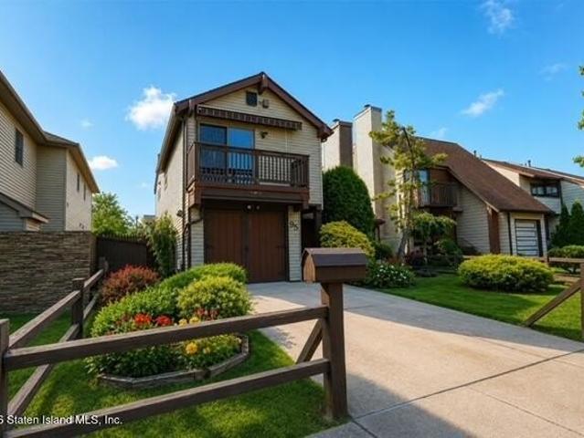 95 McArthur Ave, Staten Island, NY 10312