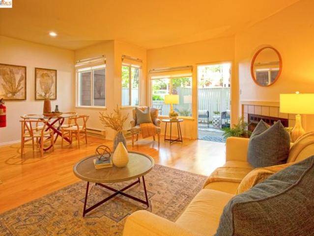 95 Marina Lakes Dr, Richmond, CA 94804