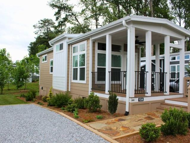 95 Mount Meadow Ln, Flat Rock, NC 28731