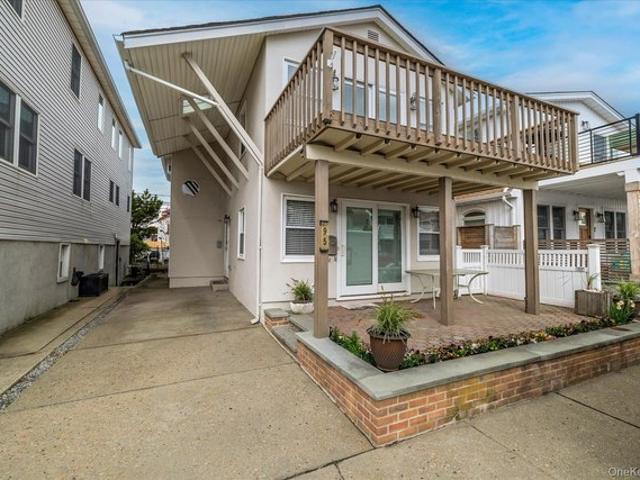 95 Ohio Ave, Long Beach, NY 11561