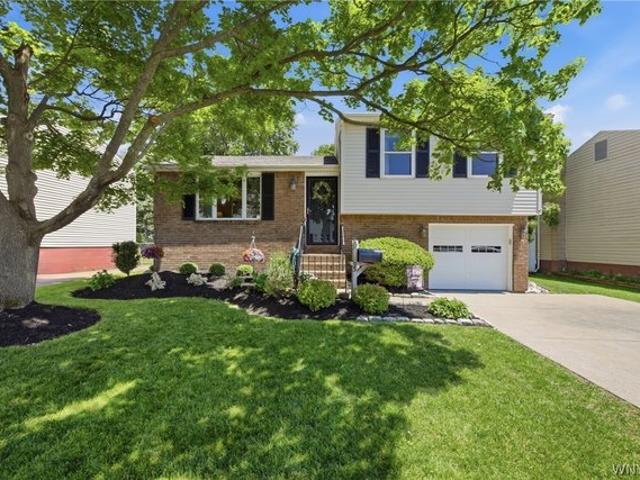 95 Penwood Dr, Buffalo, NY 14227