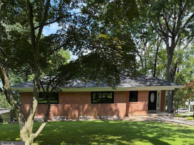 95 S Hills Dr, Hershey, PA 17033