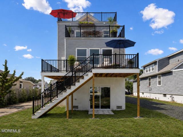 95 Seabreeze Avenue