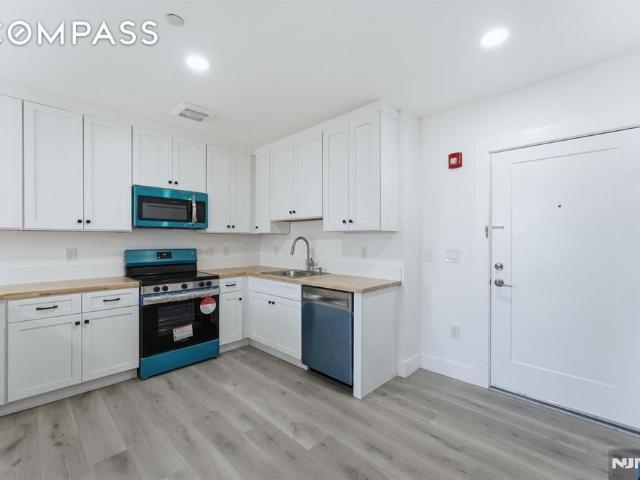 95 Shepherd Ln 304A, Totowa, NJ