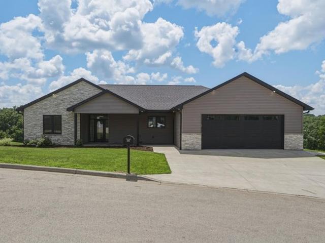 95 Spruce Park Dr, Potosi, WI 53820