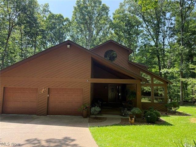 95 State Route 555, Little Hocking, OH 45742