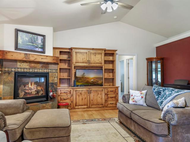 95 Sunnyside Dr