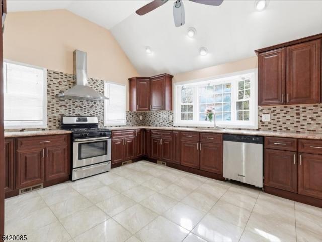 95 Sycamore Ave