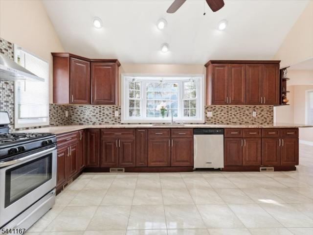95 Sycamore Ave