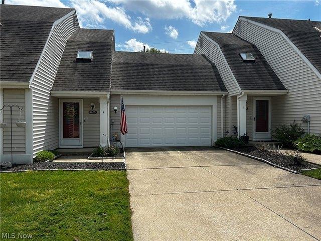 9605 E Idlewood Dr, Twinsburg, OH 44087
