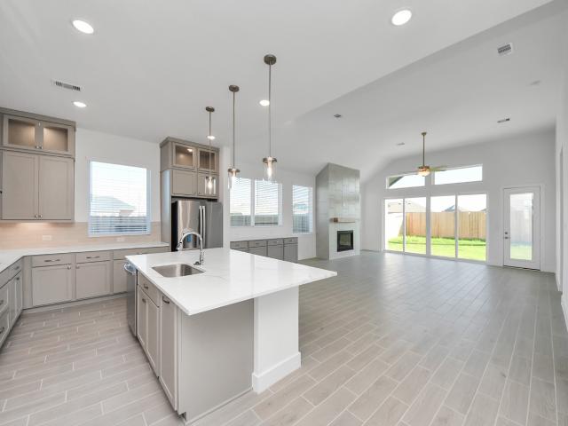 9606 Chateau Hill