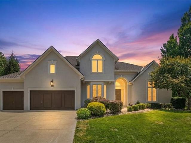9608 Falcon Ridge Dr, Lenexa, KS 66220