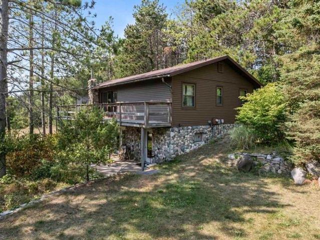 9601 Maple Grove Rd, Charlevoix, MI 49720