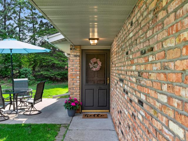 9601 Lonsdale Circle