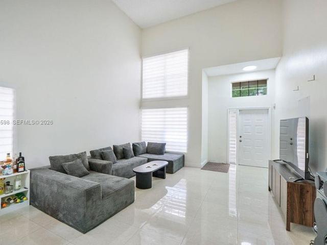 9602 NW 8th Cir, Plantation, FL 33324