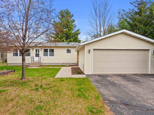 960 and 962 Falk Ct, Nekoosa, WI 54457