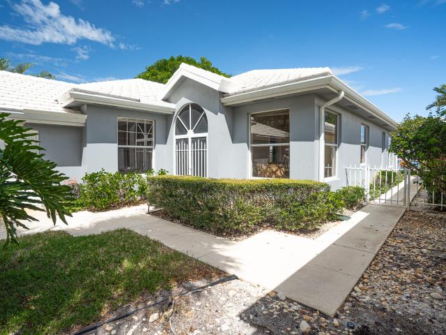 960 Bear Island Cir, West Palm Beach, FL 33409 | MLS #R11132