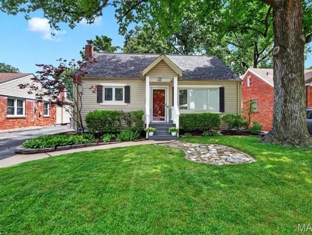 960 Briarton Dr, Saint Louis, MO 63126