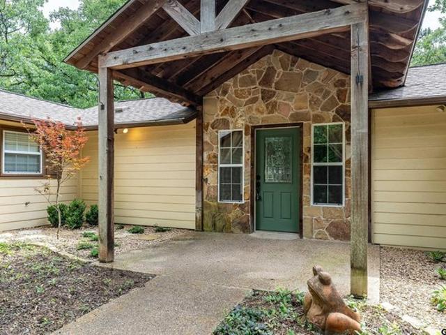 960 Greenbriar Trl, Holly Lake Ranch, TX 75765
