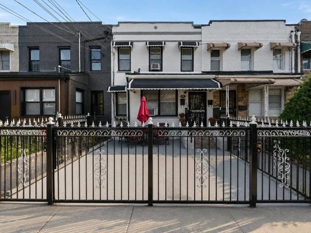 960 E 221st St, New York, NY 10469