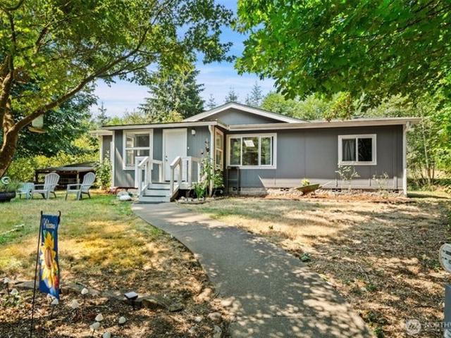 960 E Dawn Dr, Allyn, WA 98524