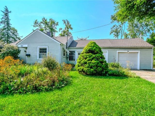 960 East Dr, Kettering, OH 45419