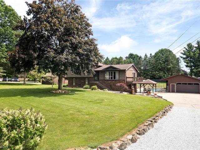 960 Karla Dr, Green, OH 44216