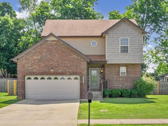 960 Harding Dr, Clarksville, TN 37042