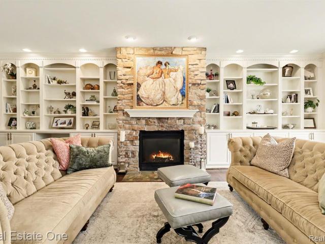 960 Hill Hollow Lane