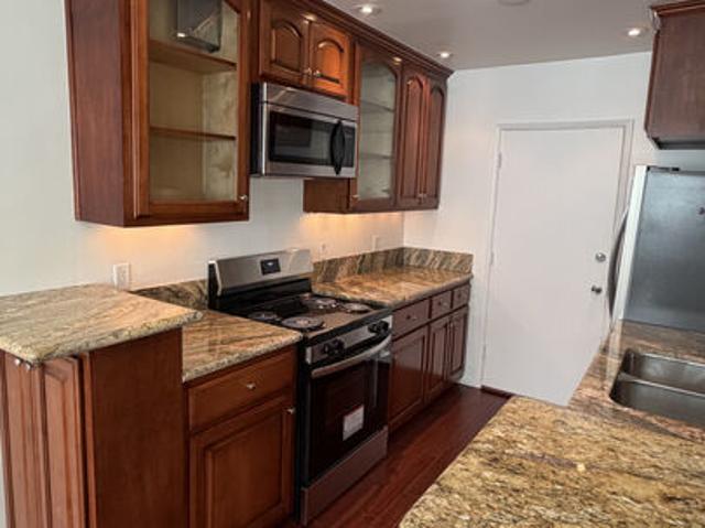 960 Larrabee St, Unit 126, West Hollywood, CA 90069 | MLS #26669 | Compass