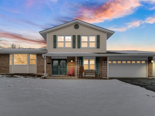 960 Norman Dr, Hoffman Estates, IL 60192