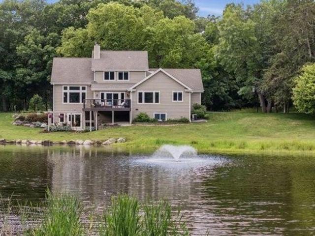 960 S Wayfare Trl, Summit, WI 53066