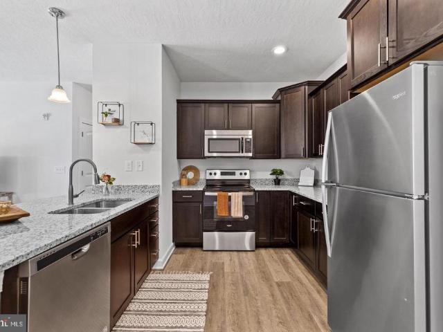 960 Setting Sun Ln # 08 202
