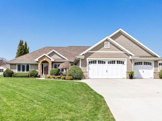 960 Springfield Dr, De Pere, WI 54115