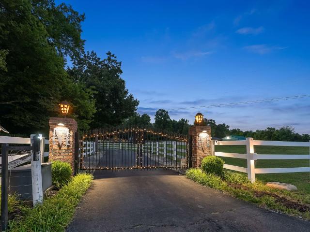 960 Stones River Rd