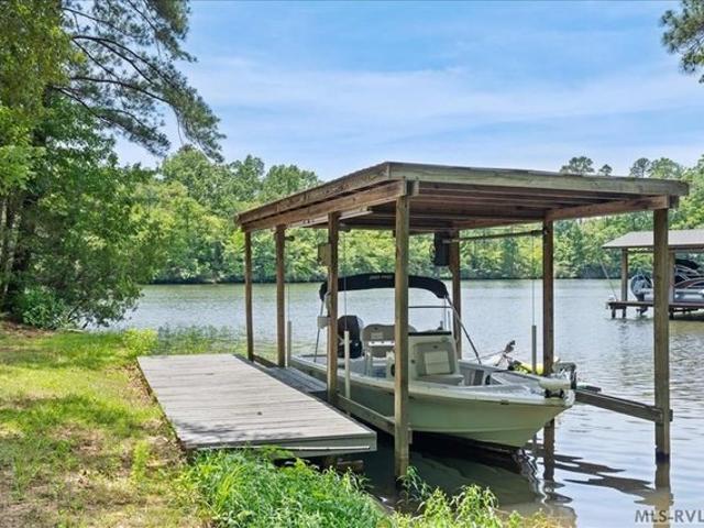 960 Poplar Creek Rd, Bracey, VA 23919