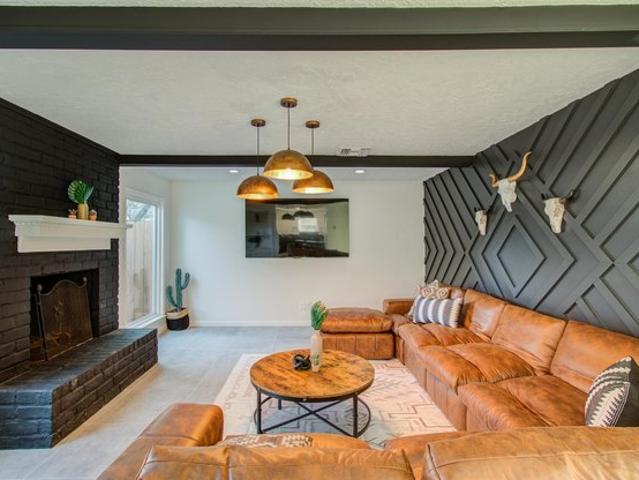9614 Springmont Dr, Houston, TX 77080