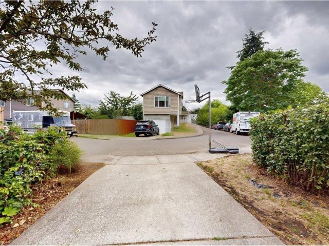 9615 se center ct