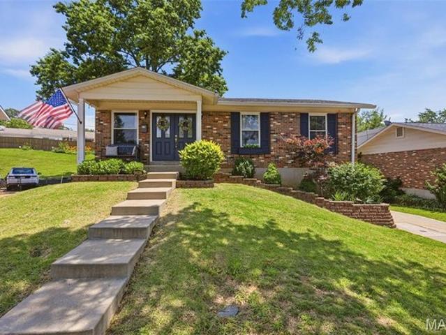 9616 Antonette Hills Dr, Affton, MO 63123