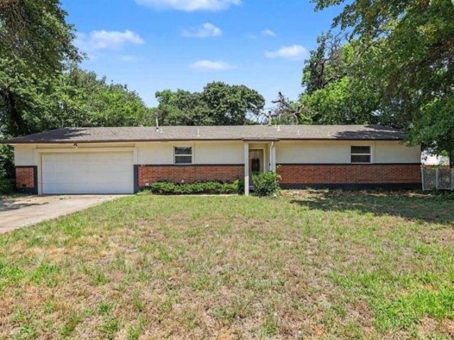 9617 NE 4th St, Midwest City, OK 73130