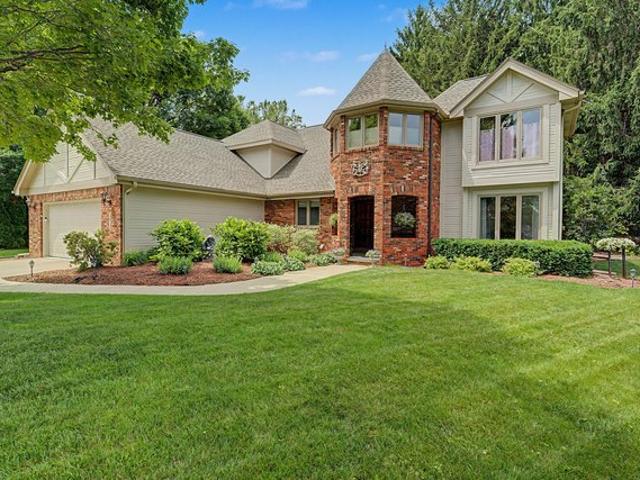 9618 Alpine Dr, Urbandale, IA 50322