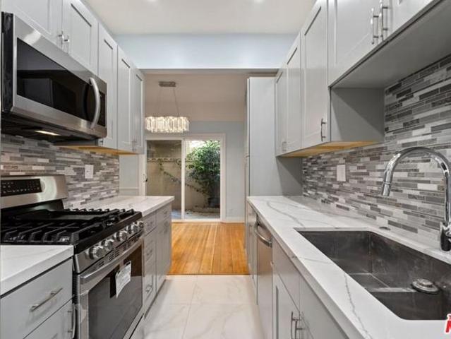 9619 Charleville Blvd Beverly Hills, CA 90212