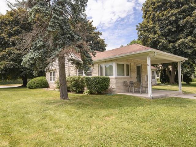 9610 N Cedarburg Rd, Mequon, WI 53092