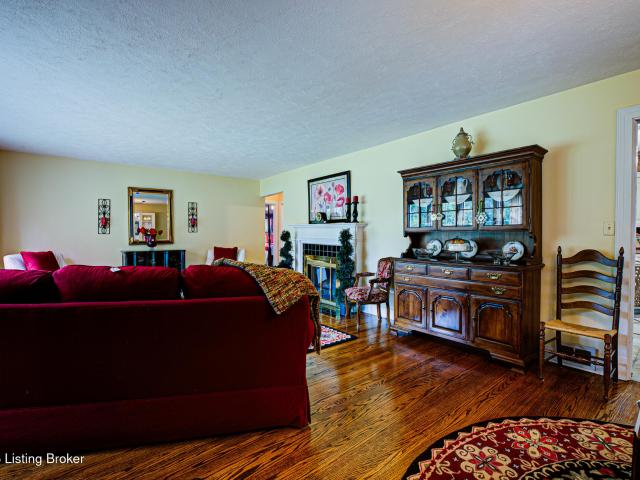 9610 Watterson Trail