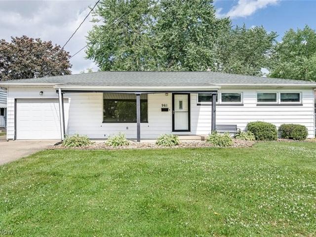 961 Adrian Cir, Girard, OH 44420